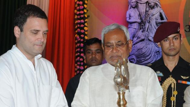 Rahul Gandhi dials Nitish Kumar amid tension in Bihar grand alliance ...