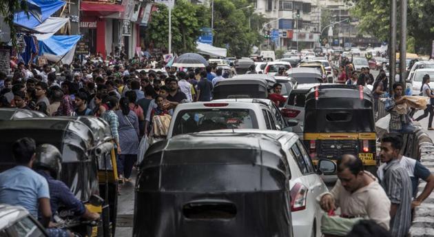 Mumbai choked: Bandra’s Linking Road leads you to traffic chaos ...