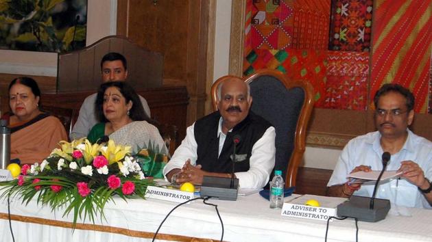 High-ups talk of smart city while Chandigarh stinks | Hindustan Times