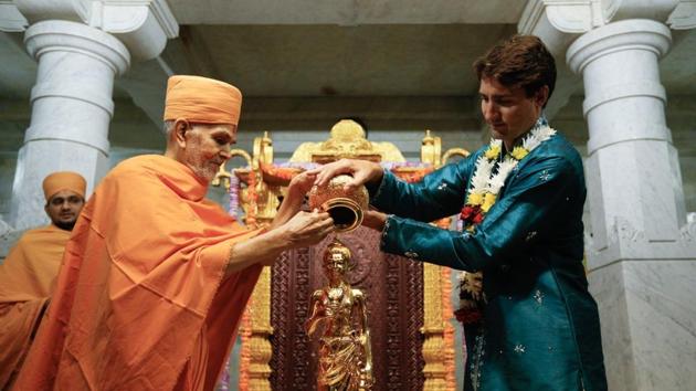Canada PM Justin Trudeau goes ‘desi’ during temple visit in Toronto ...
