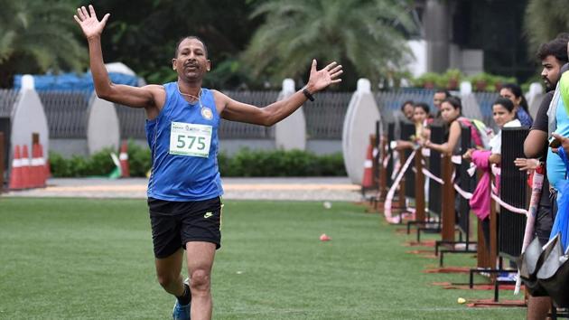 Fitter Mumbaiites brave the rain, put up a marathon effort | Hindustan ...