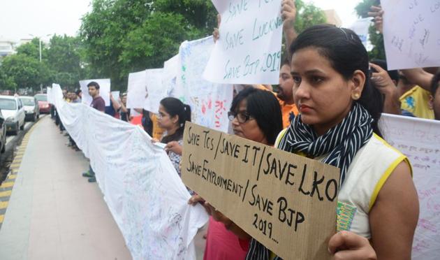 Lucknowites extend support to TCS staff - Hindustan Times