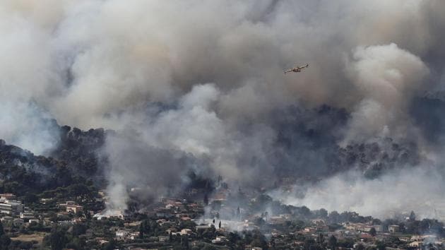 Photos: France forest fire forces evacuation of thousands | Hindustan Times