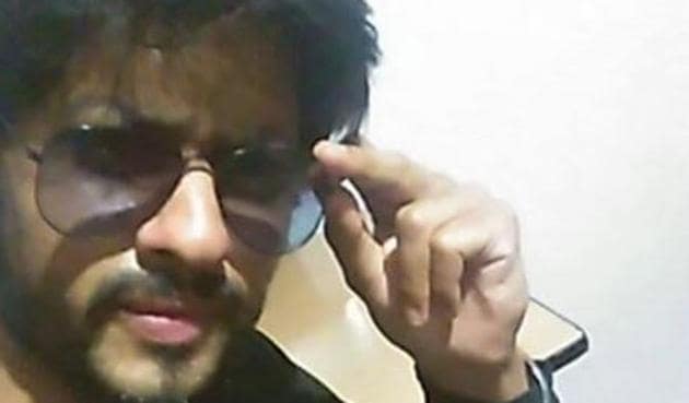 Shah Rukh Khan: Pictures of his perfect look alike | Bollywood