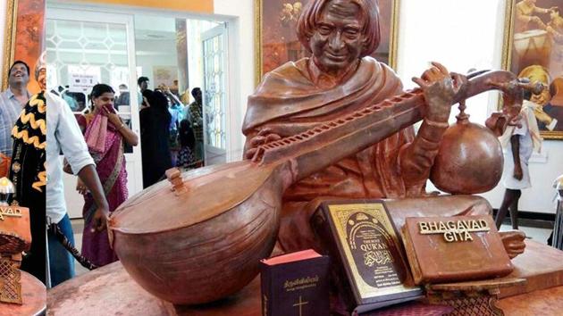 Gita at Abdul Kalam’s memorial; family places Quran, Bible to defuse ...