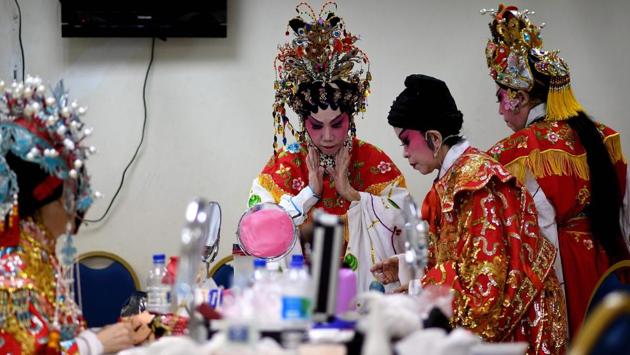 Photos: Behind the scene at a Chinese Cantonese opera | Hindustan Times