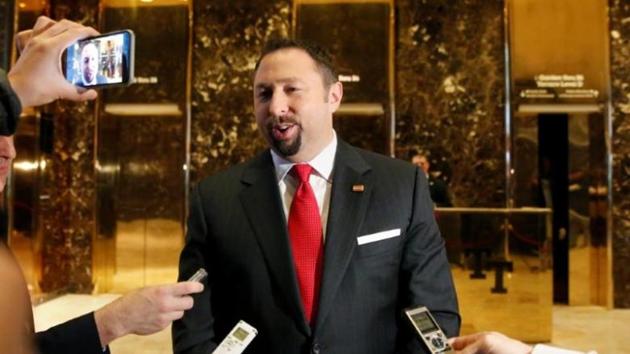 Trump adviser clashes with CNN, NYT reporters at White House | World News