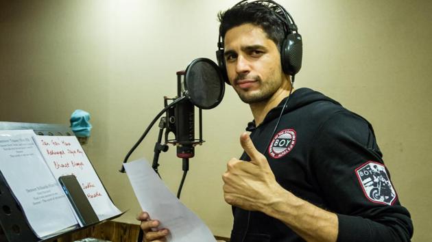 Sidharth Malhotra turns rapper for A Gentleman song, Bandook meri Laila ...
