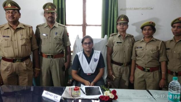 Allahabad: SHO for a day, Saumya says people should follow rules | Hindustan Times