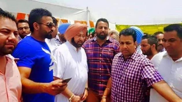 Day after murder ‘confession’, gangster Garcha flaunts photos with ...