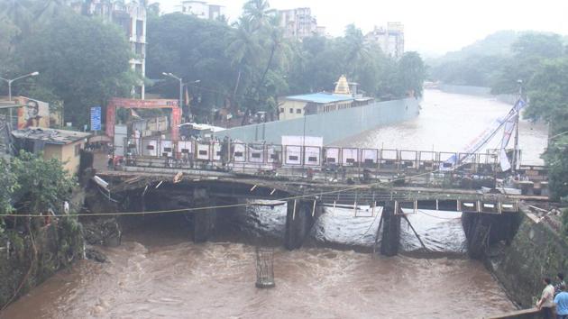 The body of student who drowned in Dahisar drain during Mumbai rain ...