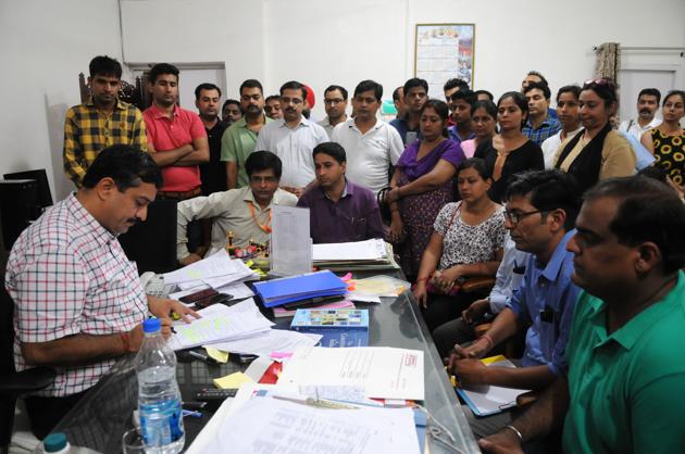 Gurgaon: Parents hand memo to admin, demand security guidelines for ...