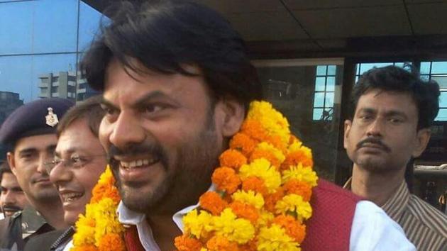 RJD MLA booked for abusing teachers over not providing buses for Lalu ...