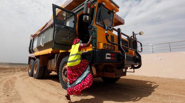 Photos: Pakistan’s women truck drivers beat the dust, empower ...