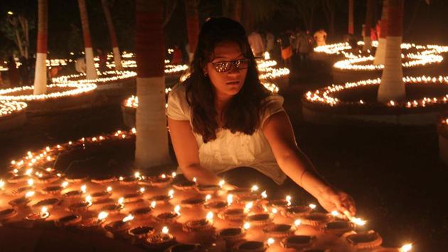 Bright and beautiful: Mumbai lit up on Kojagiri Purnima | Hindustan Times