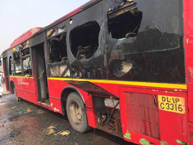 DTC low-floor AC bus with 30 passengers on board catches fire in Delhi ...