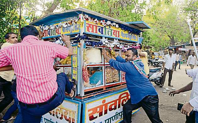 MNS attacking the poor in Pune to play politics, say hawkers ...