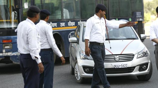 Video of Mumbai cop towing car as woman breastfeeds infant inside goes ...