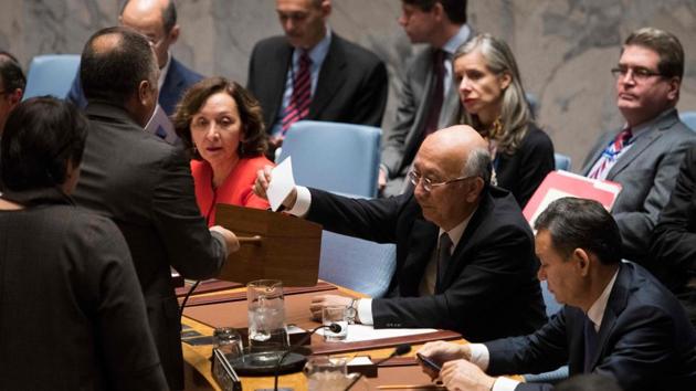 Advantage India in tied battle for international court | World News