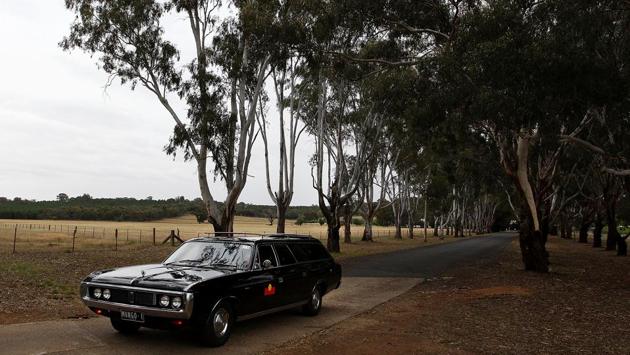 Photos: 40,000-year-old Aboriginal remains return for outback burial ...