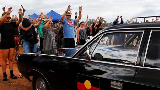 Photos: 40,000-year-old Aboriginal remains return for outback burial ...
