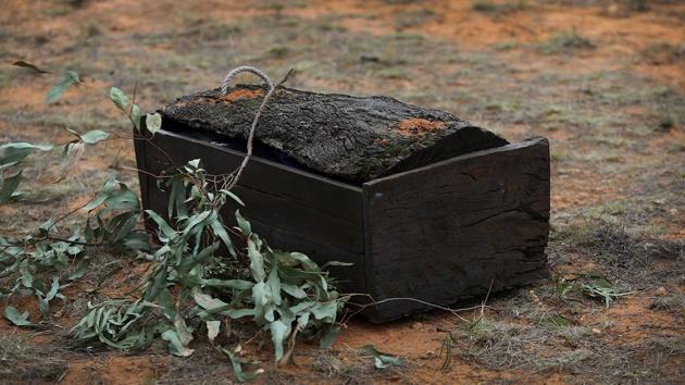 Photos: 40,000-year-old Aboriginal remains return for outback burial ...