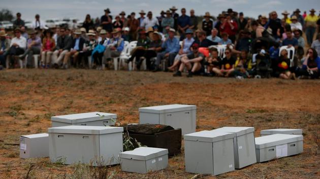 Photos: 40,000-year-old Aboriginal remains return for outback burial ...