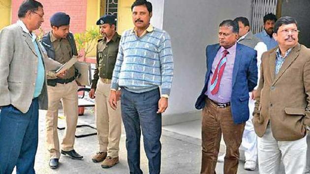 Vigilance officials quiz Bihar univ vice chancellor over affiliation to ...