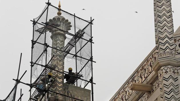 Photos: Restoring Taj Mahal’s delicate dome a dilemma for workers in ...