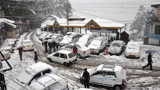 Photos: Northern India freezes with first snow of the season ...