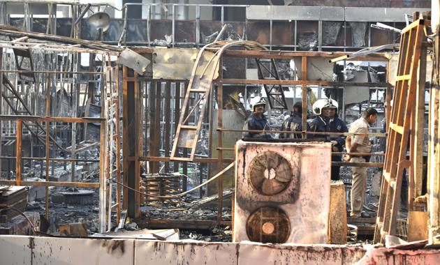 Mumbai fire: FIRs against three pubs; Kamala Mills owners booked for ...