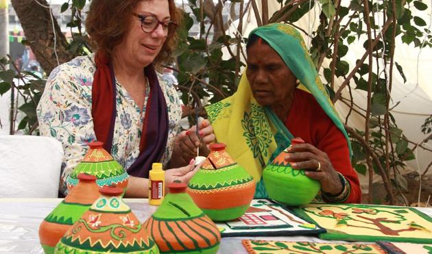 Dastkari Haat Crafts Bazaar: An art fair that transcends boundaries of ...