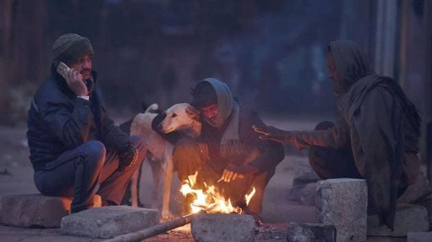 Kashmir experiences season’s coldest night, temperatures improve in ...