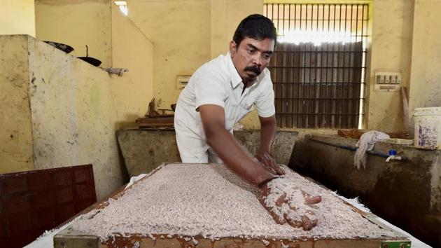 Photos: In Chennai, jail inmates turn demonetised notes into stationery ...