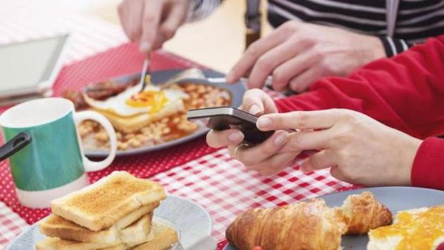 Shrinking meal times, increasing presence of gadgets at dinners, finds ...