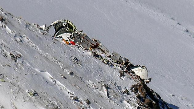 Iran plane crash: No survivors, bodies buried in snow as wreckage found ...