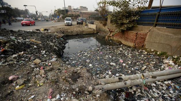 Noida authority begins desilting city’s largest drain to avoid ...
