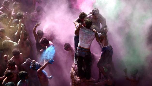 Holi 2018: PM Modi, Union ministers send greetings | Latest News India