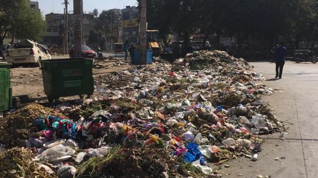 Gurgaon: Garbage rots outside Govind Singh park, residents complain of ...
