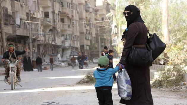 Photos: Thousands of Syrians leave rebel held Ghouta in largest ...