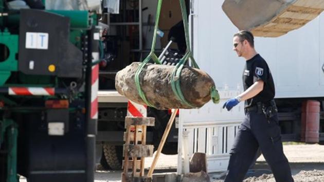 German police defuse 500 kg World War Two bomb in central Berlin ...