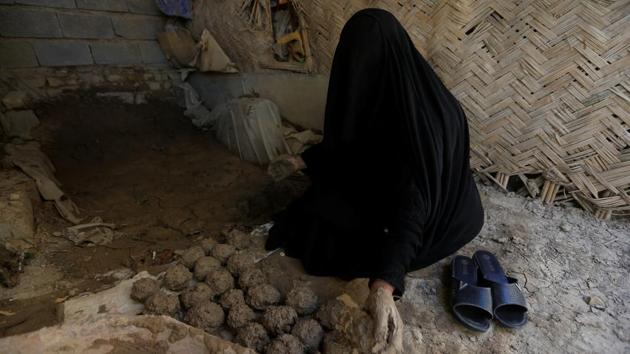 Photos: Making Turbah shrine tablets from the soil at Karbala in Iraq ...