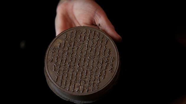 Photos: Making Turbah shrine tablets from the soil at Karbala in Iraq ...