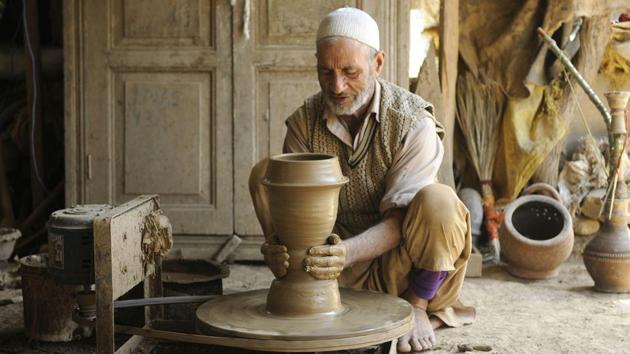 Photos: Making the Tumbaknari, the sound of Kashmiri folk music ...