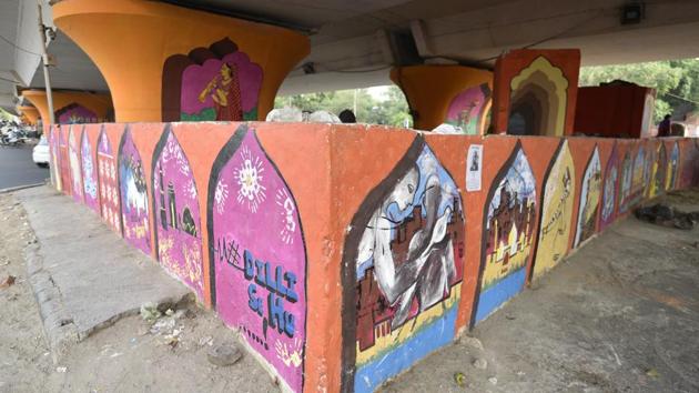 Photos: A mural makeover for Delhi’s Hanuman Mandir flyover | Hindustan ...