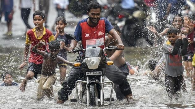 Mumbai Weather: Mumbai braces for monsoon season, warnings out for extremely heavy rain ...