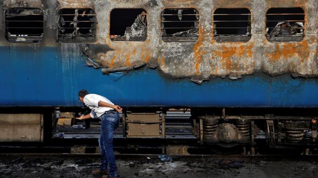 15 cases of fire reported in trains in last five months in India| India ...