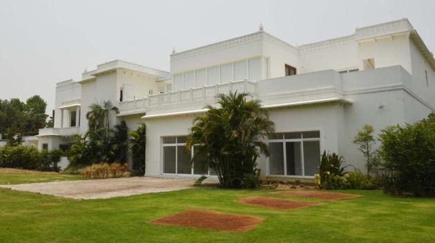 Uttar Pradesh ministers lobby for big Lucknow bungalows vacated by ...