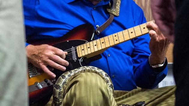 Photos: West Virginia Pentecostal church tests faith with snakes ...