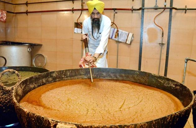Preparing ‘Karah Parshad’: Making of a sweet and sacred offering ...